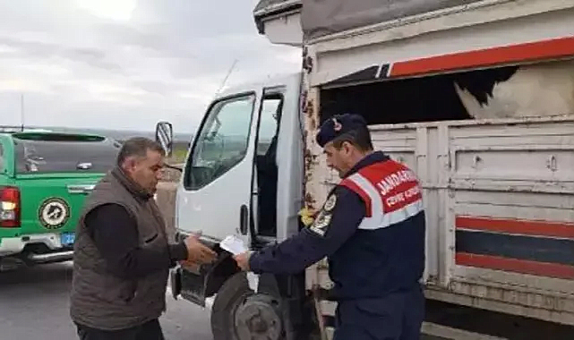 Canlı hayvan taşımacılığı yapan araçlara jandarma denetimi - Edirne ... Canlı hayvan taşımacılığı yapan araçlara jandarma denetimi - Edirne ...